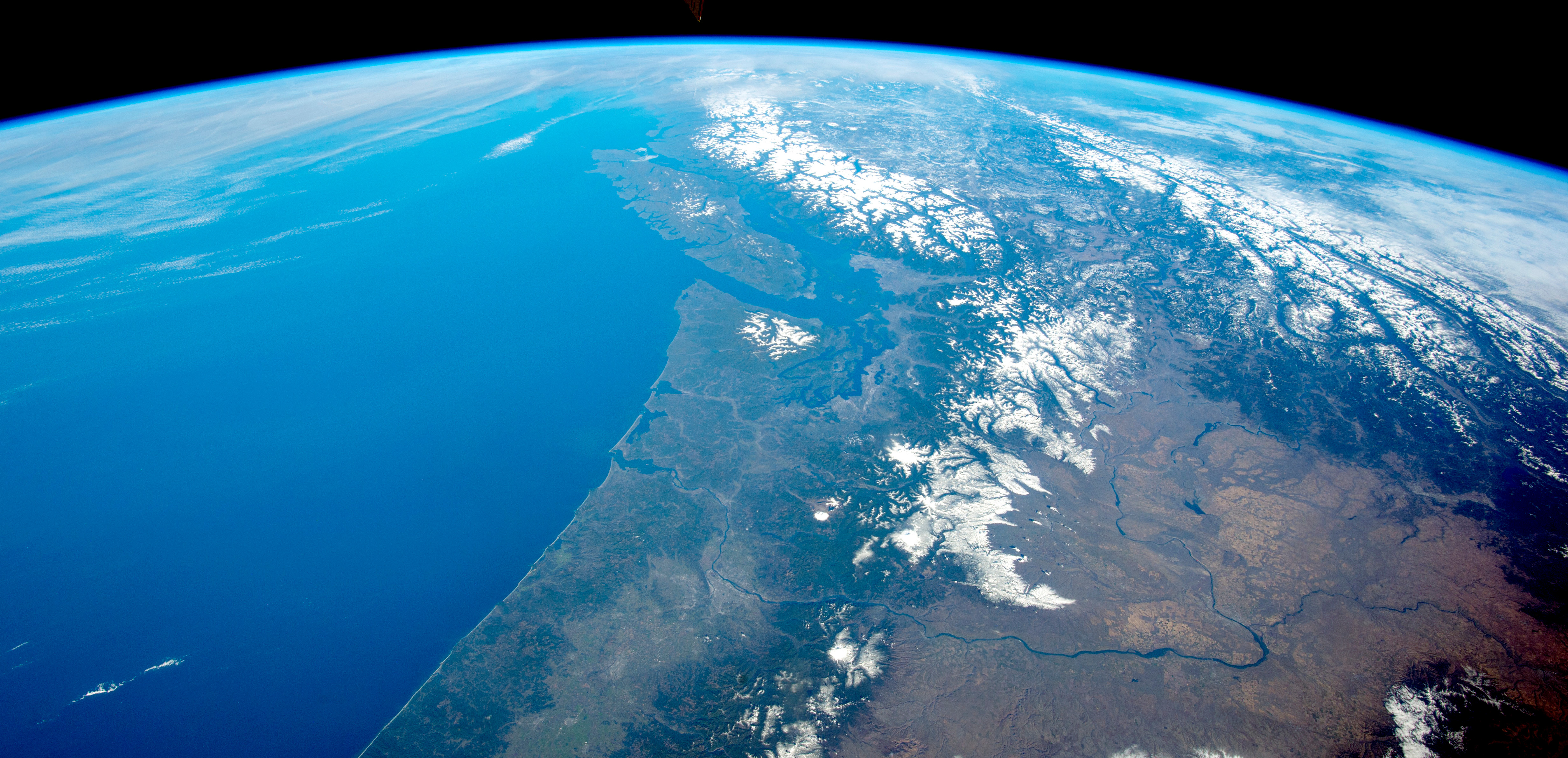 ¿Producimos tanto plástico como para envolver la Tierra? - Univision