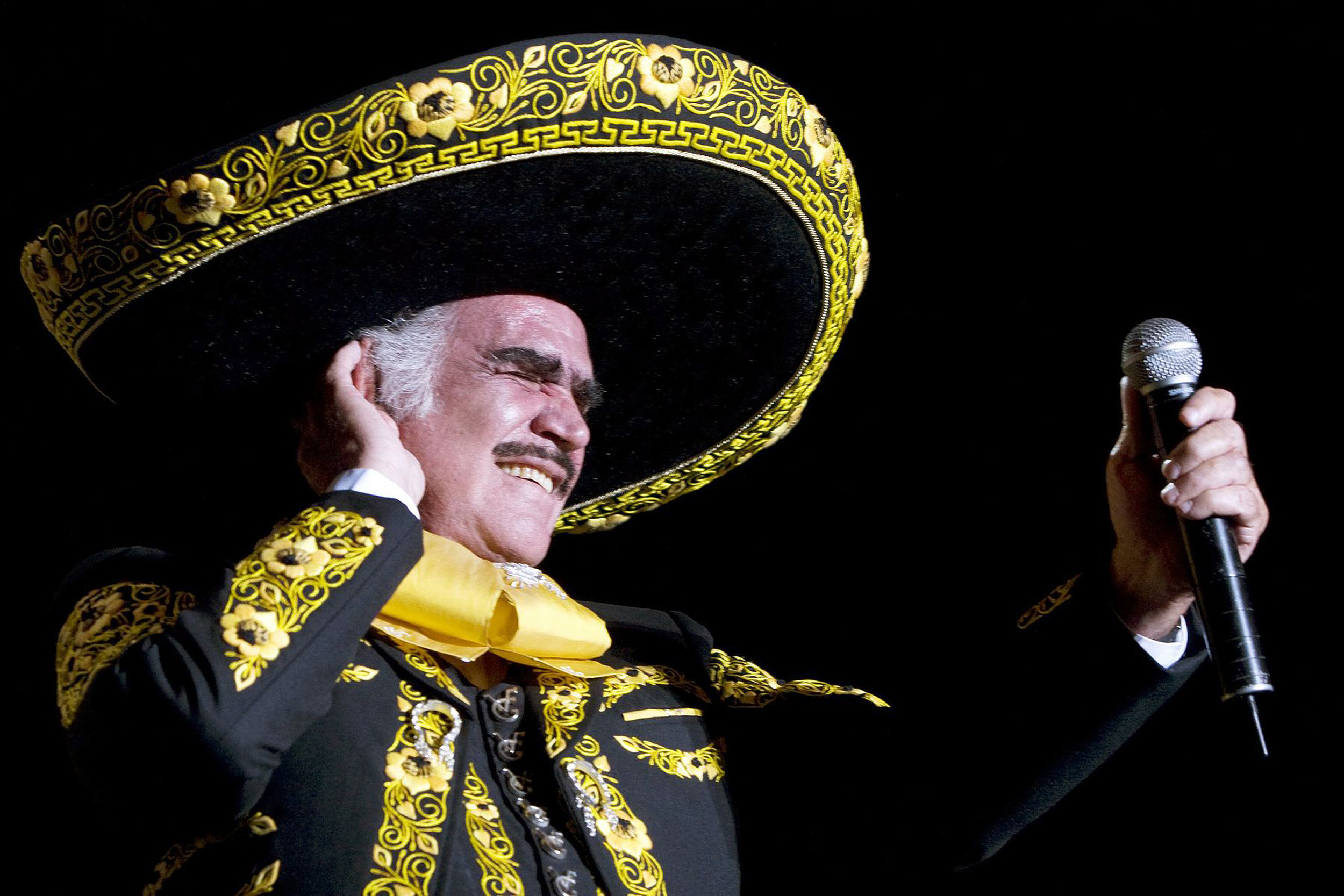A pesar de su retiro, Vicente Fernández no deja de trabajar - Univision