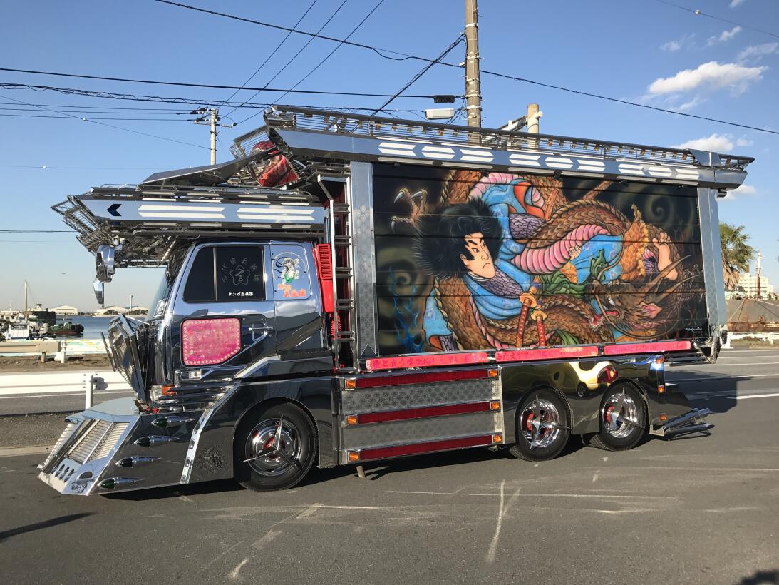 Conoce la moda japonesa de decorar camiones llamada ‘Dekotora’ - Univision