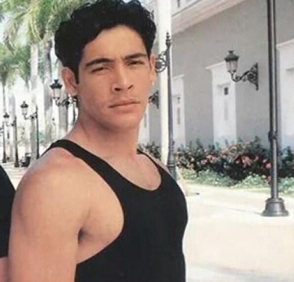 Johnny Lozada está estrenando look, entérate qué pasó con sus canas - Univision