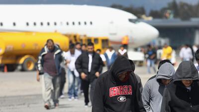 En video: Así es un vuelo de ICE Air Operations con decenas de ...