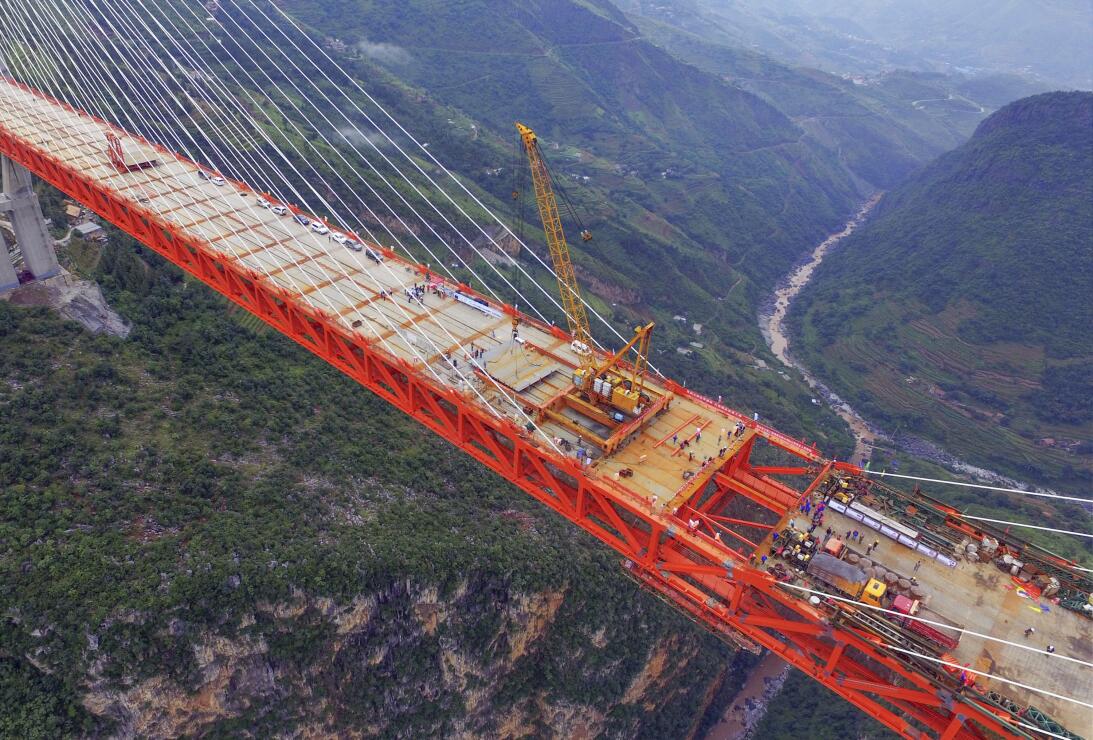 En fotos: China culmina la construcción del puente más alto del mundo ...