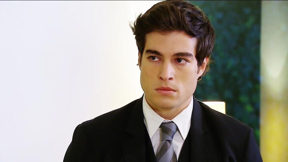 Danilo Carrera es Danilo Cabrera en 'La doble vida de Estela Carrillo ...