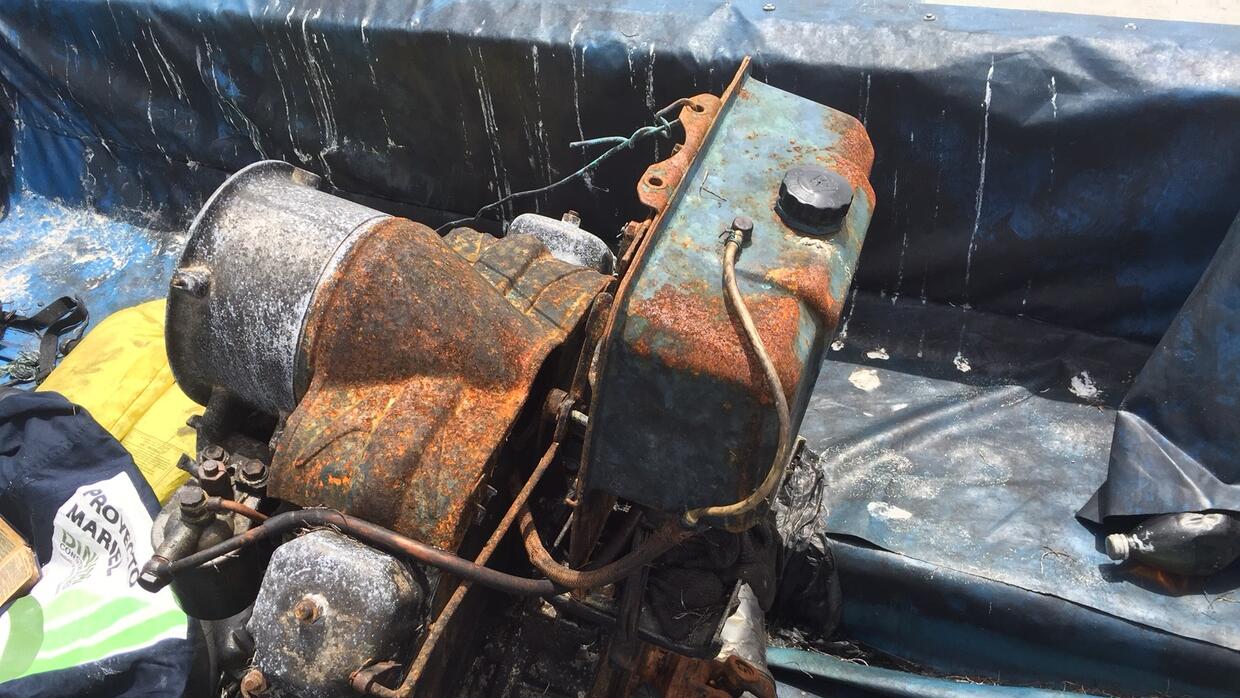Empty Cuban rafter boat washes up on Florida beach - Univision